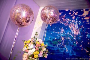 Kara's Party Ideas "Floating Lanterns Gleam" Tangled Birthday Party ...