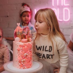 Kara's Party Ideas Modern + Pink Girls Run the World Birthday Party ...