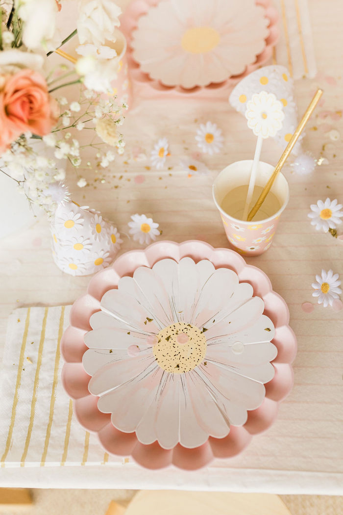 Kara's Party Ideas “A Good Daisy to be 1!” 1st Birthday Party | Kara's ...