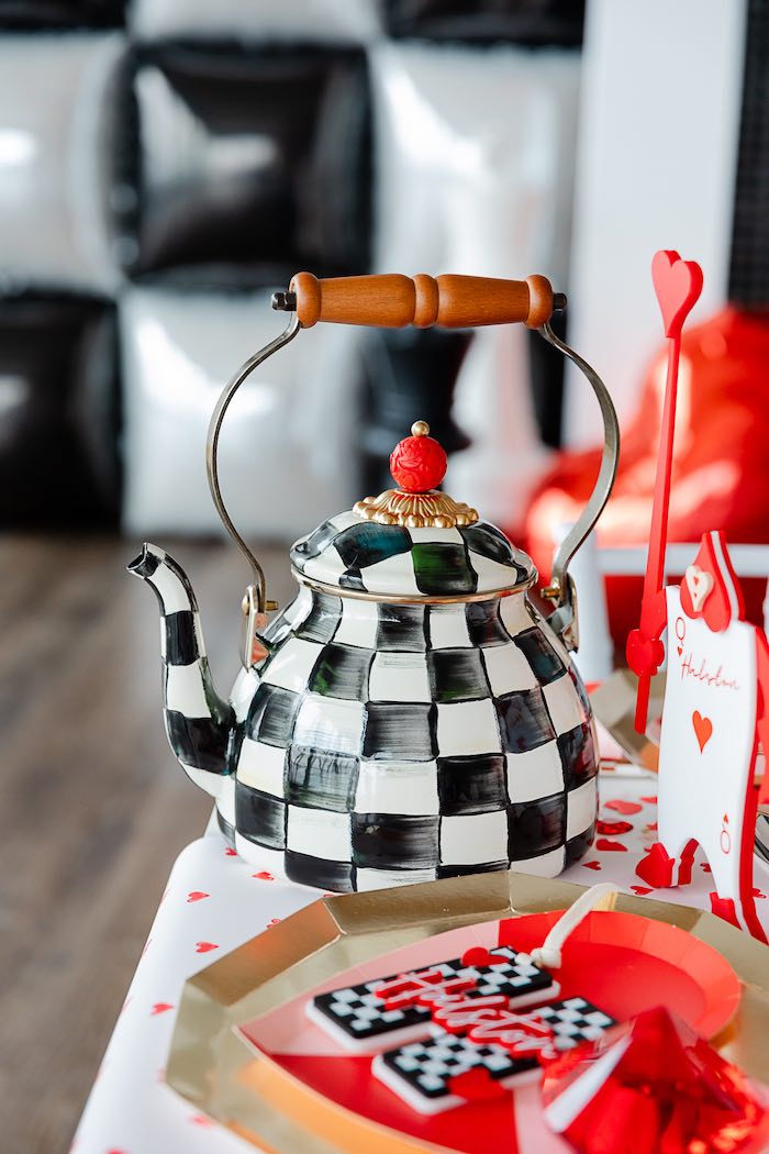 Kara's Party Ideas Queen of Hearts Party | Kara's Party Ideas