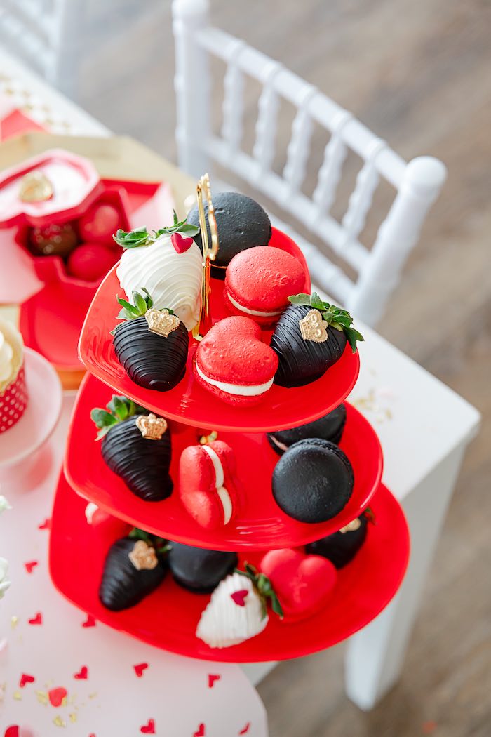 Kara's Party Ideas Queen of Hearts Party | Kara's Party Ideas