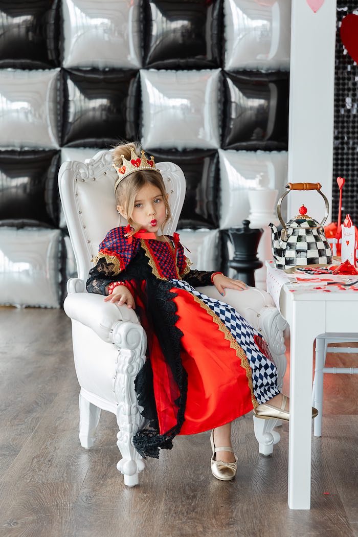 Kara's Party Ideas Queen of Hearts Party | Kara's Party Ideas