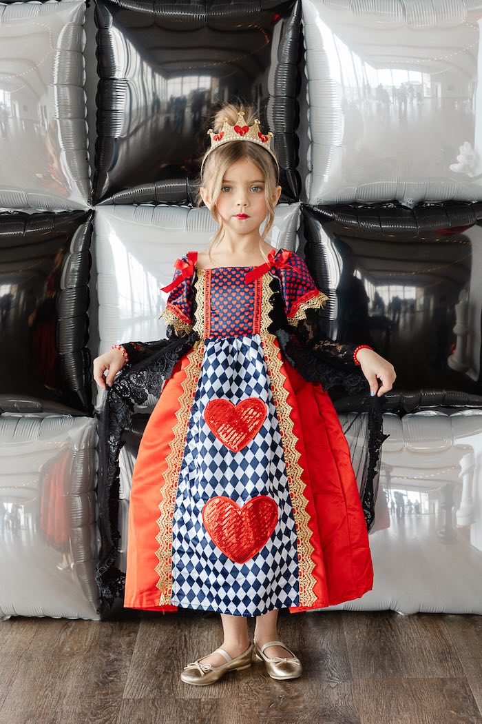 Kara's Party Ideas Queen of Hearts Party | Kara's Party Ideas