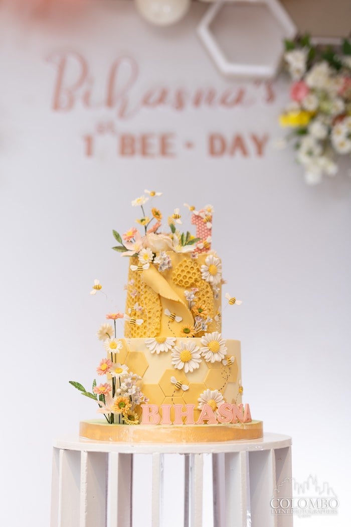 Kara's Party Ideas First Bee Day Birthday Party | Kara's Party Ideas